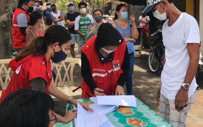 dswd-worker.jpg - RMN Networks