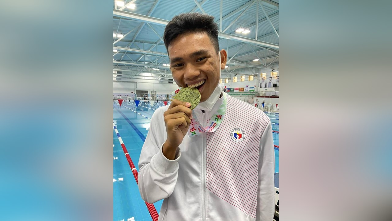 Swimmer na si Ariel Alegarbes, nagwagi ng gold medal sa 2021 Asia Youth ...