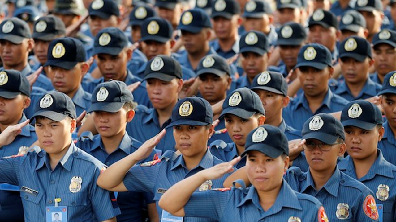 Mga pulis, papayagang makauwi sa kanilang mga lalawigan ngayong Pasko ...