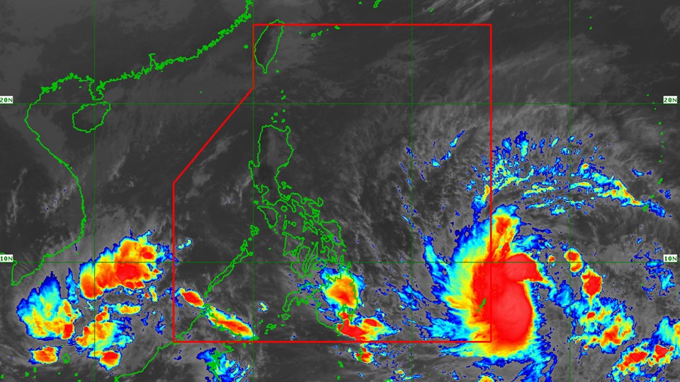 Mga residente sa 10,000 barangay na natukoy na landslide at flash flood prone areas, inilikas na ...