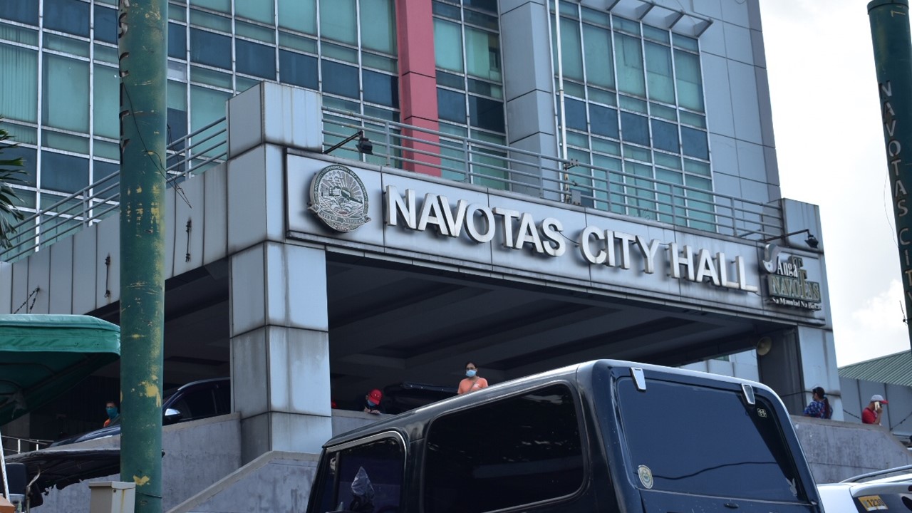 Ilang tanggapan sa Navotas City Hall, sarado dahil sa COVID-19 - RMN ...