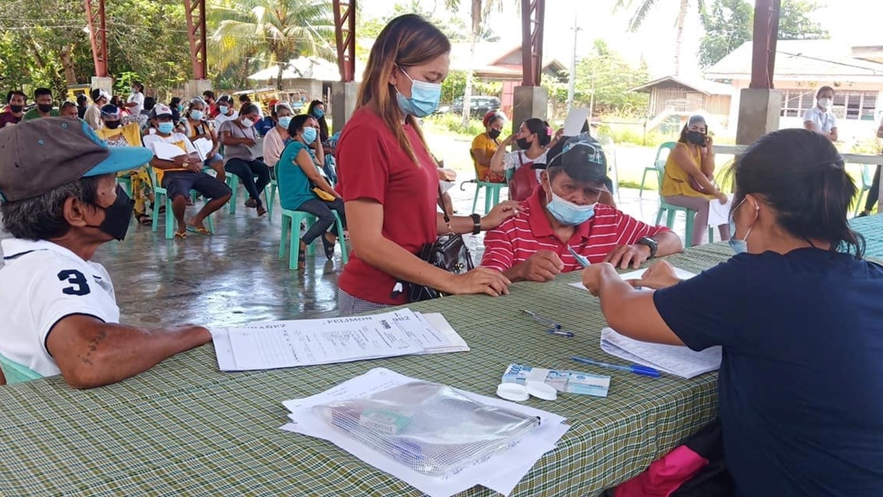 32 pamilyang benepisyaryo ng BP2 Program sa Agusan del Sur, binigyan na ng puhunan ng DSWD - RMN ...