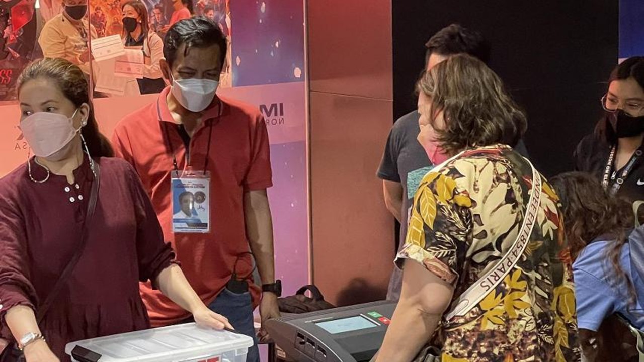 COMELEC, nagsagawa ng VCM demo sa isang mall sa Quezon City - RMN Networks