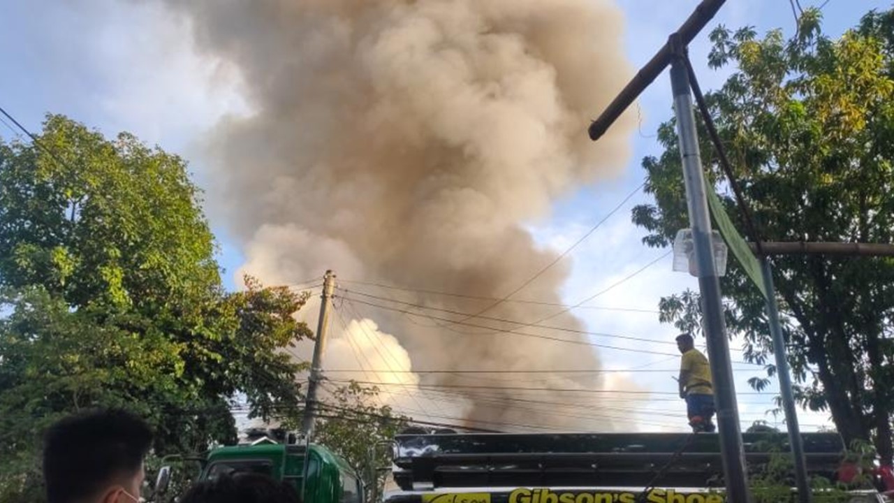 8 patay sa sunog sa UP Village, Quezon City - RMN Networks