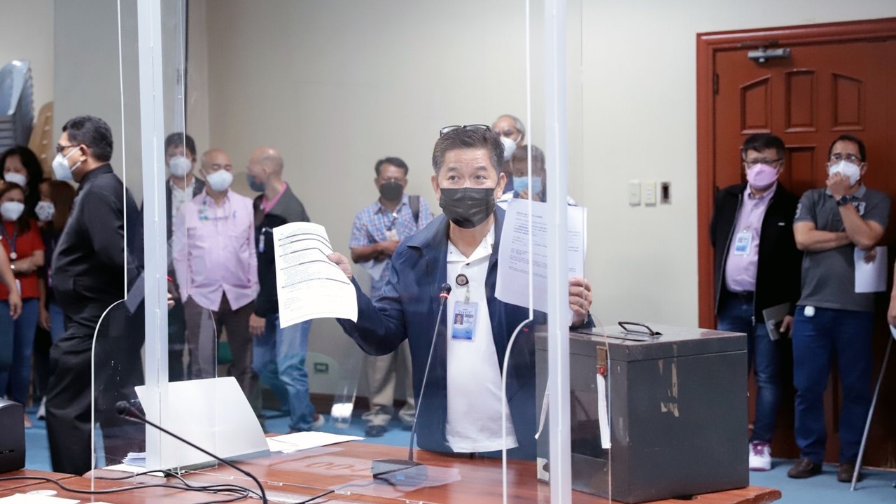 Senado, nagsagawa ng dry run sa pagtanggap ng COCs at ERs ng mga boto para pangulo at ikalawang ...