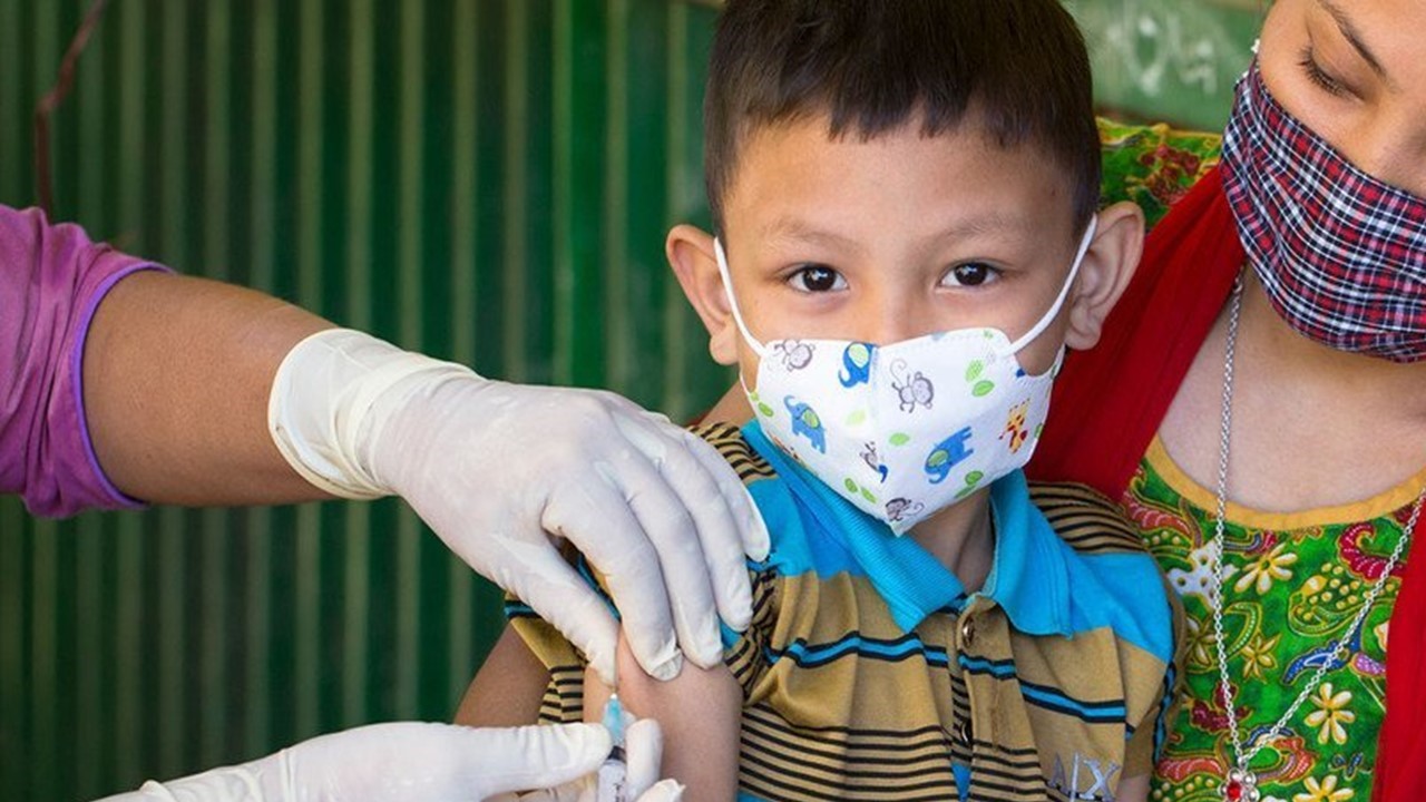 Pagbabakuna sa mga batang 5-taong gulang pababa, sinisilip na rin ng vaccine expert panel - RMN ...