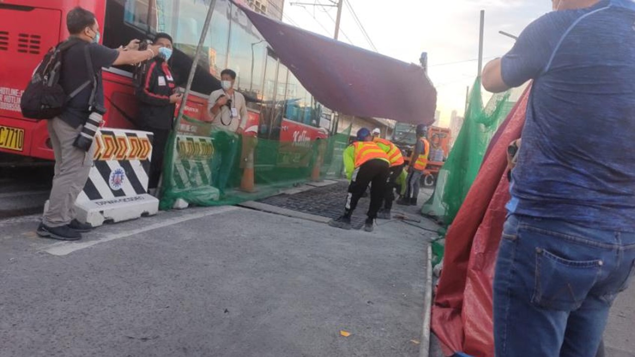 Southbound ng EDSA-Timog Avenue flyover sa Quezon City, isang buwang ...