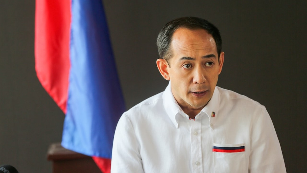 Executive Secretary Vic Rodriguez, itinangging nagbitiw na sa kaniyang ...