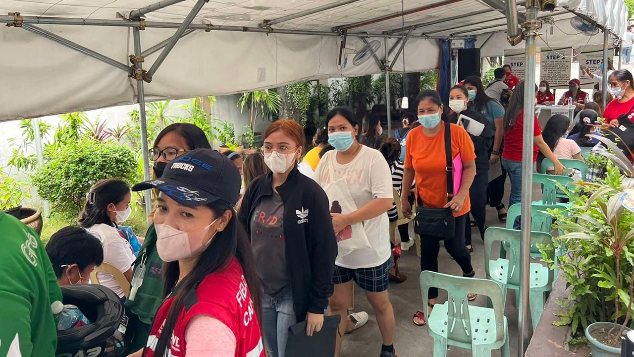 Pila at sistema ng pamamahagi ng ikalawang bugso ng pamamahagi ng educational assistance ng DSWD ...