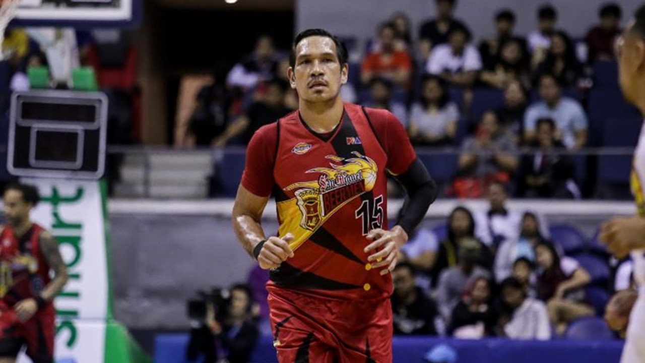 San Miguel Beermen Center June Mar Fajardo, determinadong bigyan ang ...