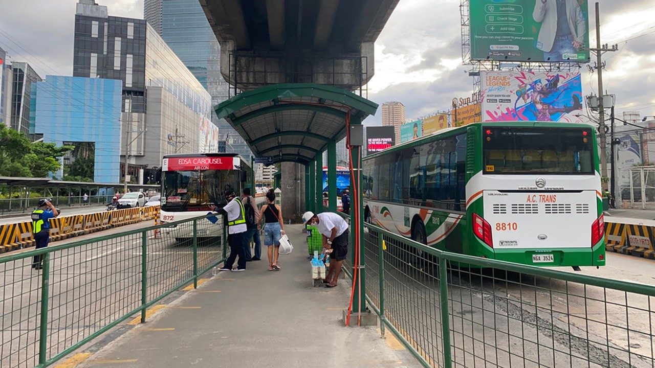 Bilang ng PUBs sa EDSA Bus Carousel, pinadadagdagan ng DOTr tuwing rush ...