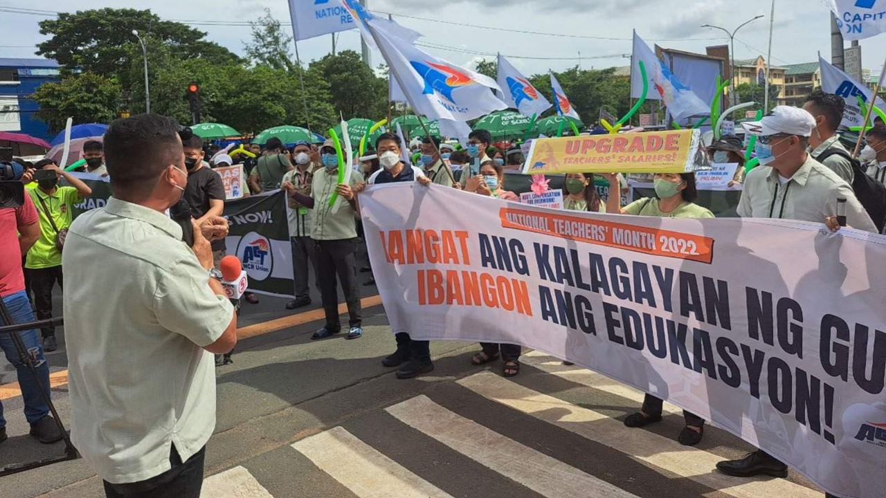 National Teachers Month, sinimulan ng ACT sa pamamagitan ng rally sa ...