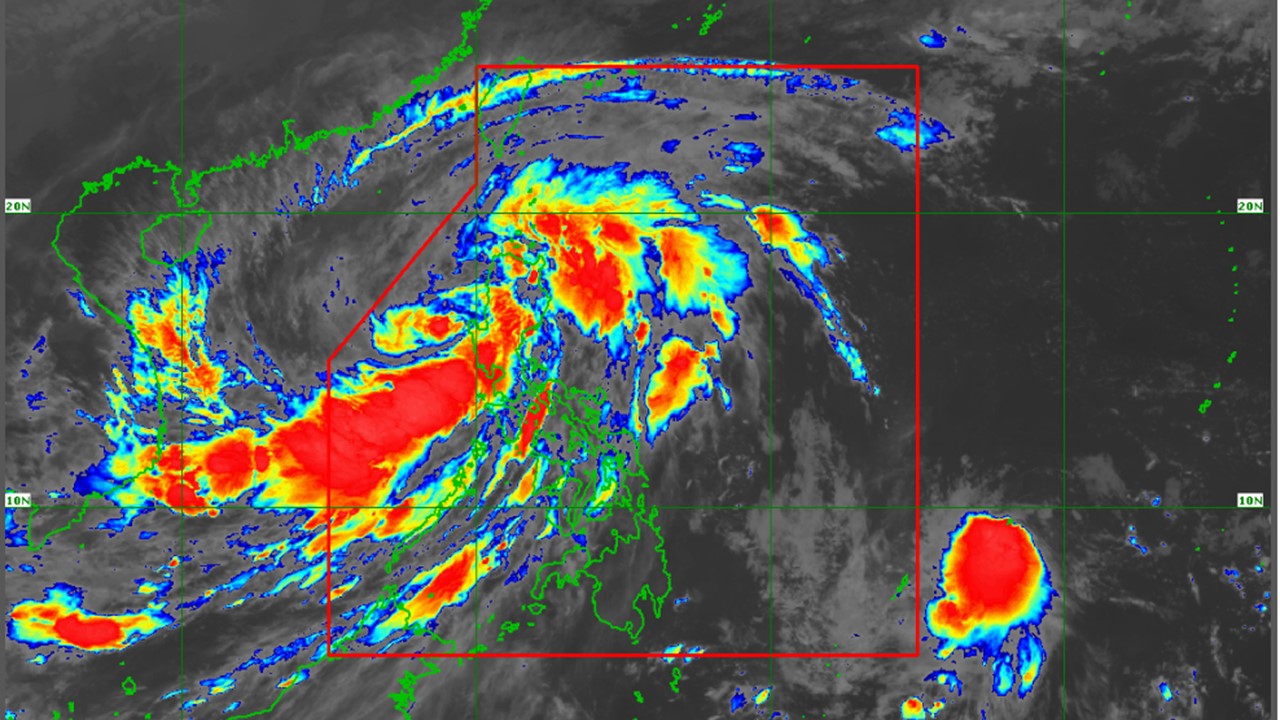 Humina na ang Bagyong Paeng habang papalabas ng bansa at nasa tropical ...