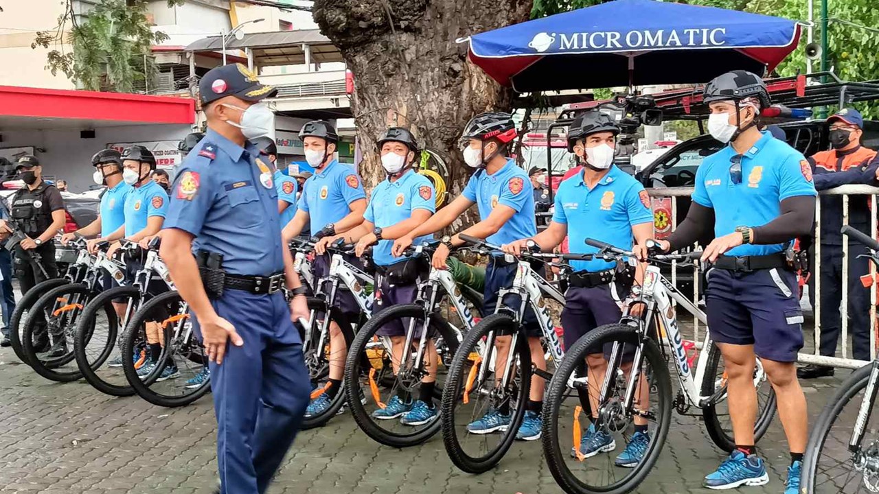 Mahigit 5,000 police assistance desk, ipinoste ng PNP sa iba’t ibang ...