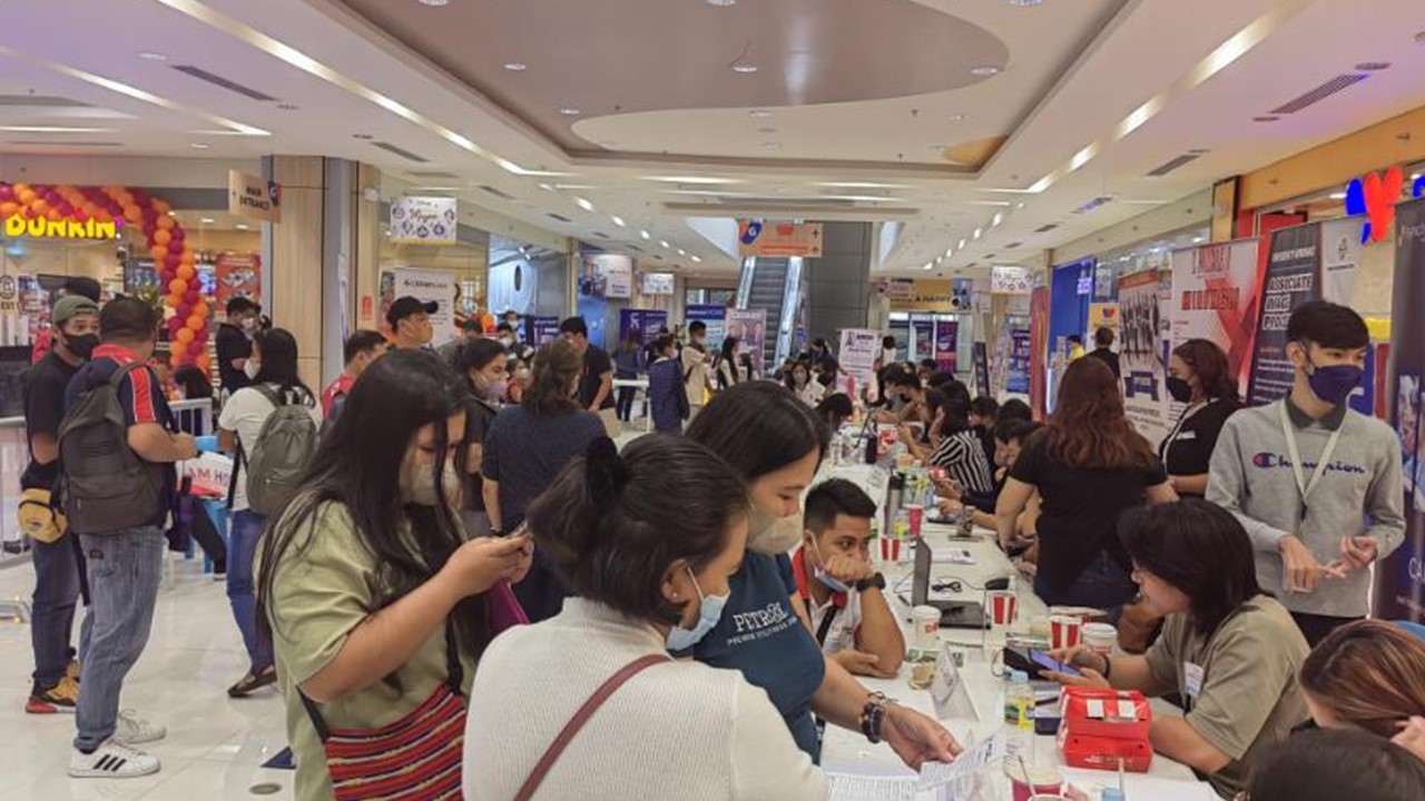 Mahigit 239 na-hire on the spot sa isinagawang Mega Job Fair ng PESO Muntinlupa City - RMN Networks
