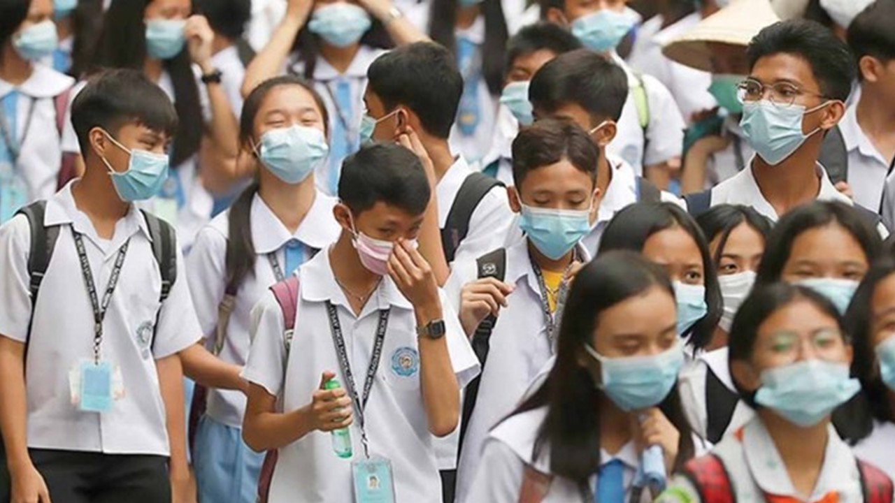 Opsyonal na paggamit ng face mask ng mga estudyante sa open spaces, pinapayagan na ng DepEd ...