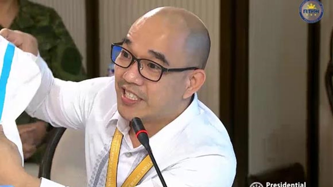 Pag-alis ni dating PS-DBM Head Lloyd Christopher Lao, hinarang ng ...