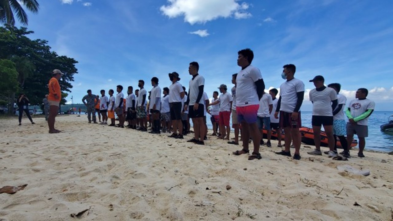 45 lifeguard mula Samal Island, isinalang sa water search and rescue ...