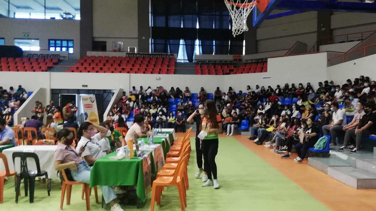 Higit 50 aplikante, na-hire on the spot sa Mega Job Fair ng Caloocan City PESO katuwang ang DZXL ...