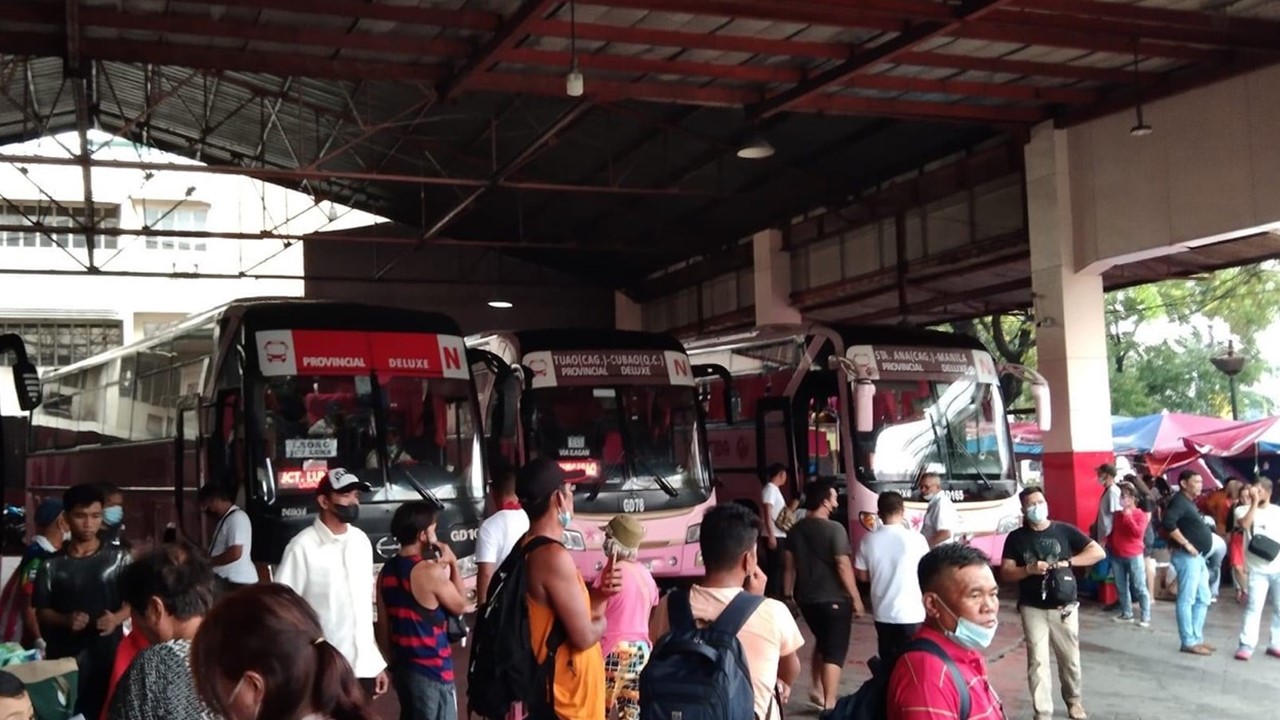 Florida Bus Terminal sa Maynila, fully booked na hanggang Dec. 31 - RMN ...