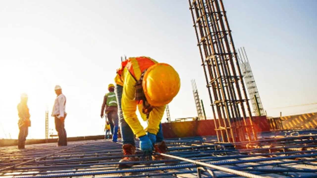 Mandatory insurance para sa mga construction workers, isinusulong ng ...