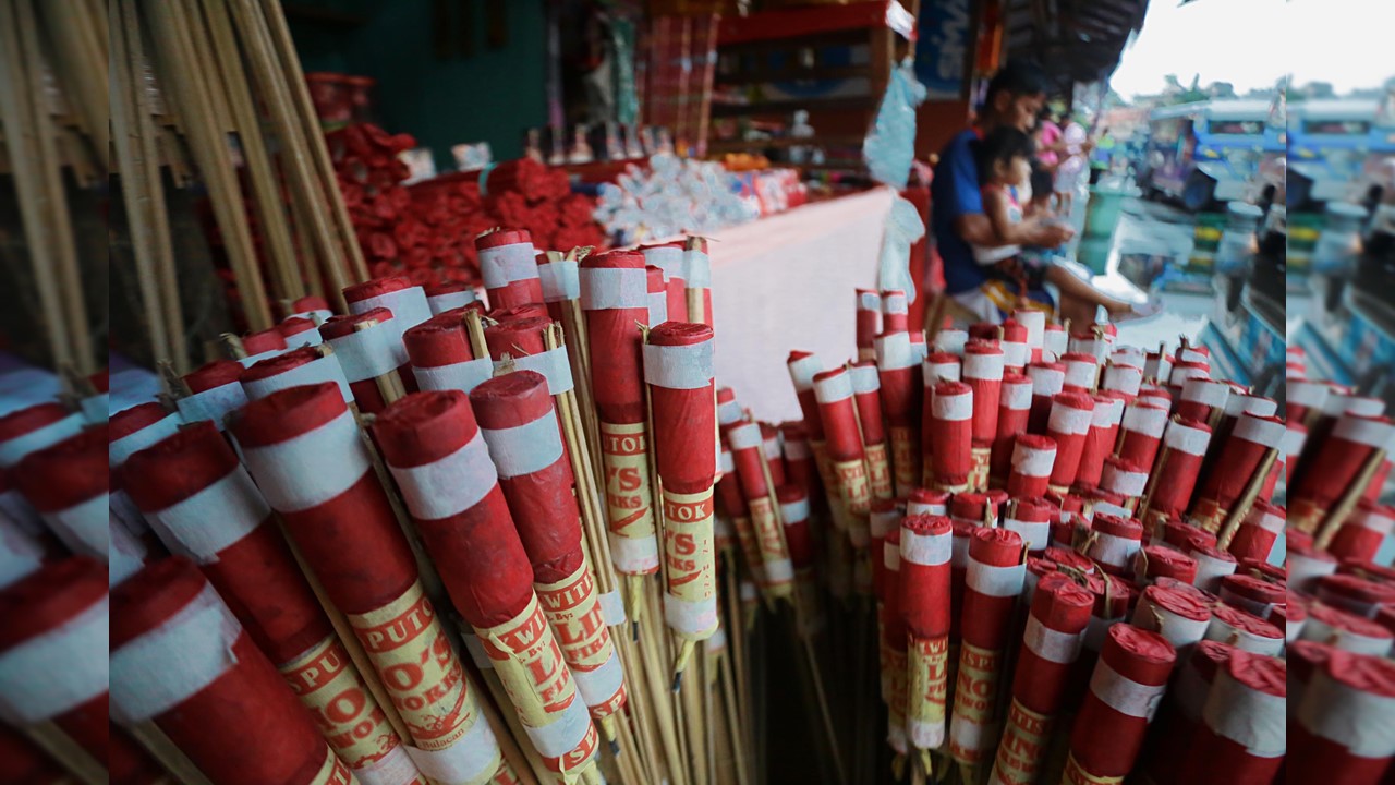 Bentahan ng paputok sa Bocaue, Bulacan, sumigla kahit nagmahal - RMN Networks