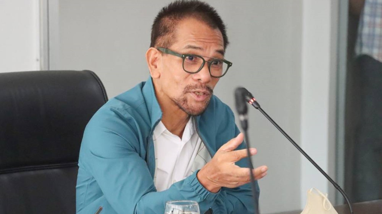 DHSUD Secretary Jose Rizalino Acuzar, mabilis na nakalusot sa ...