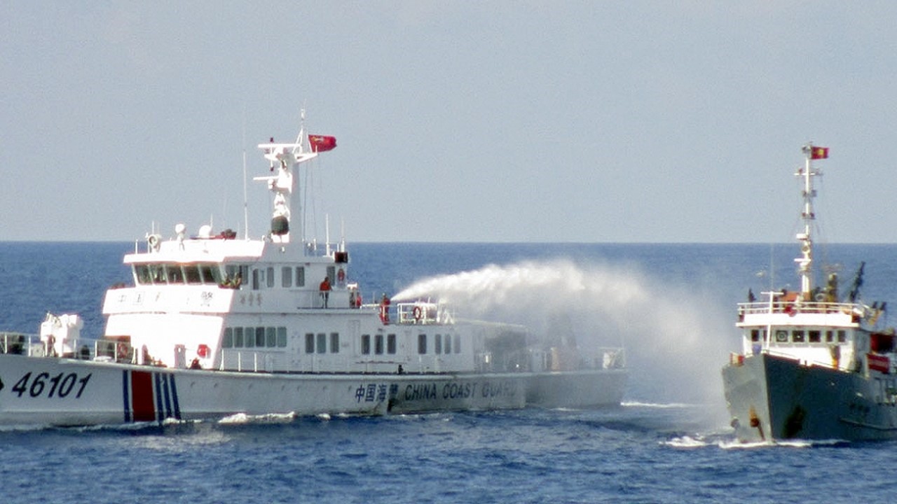 Mga barko ng China, dapat alisin sa West Philippine Sea giit ng isang kongresista - RMN Networks