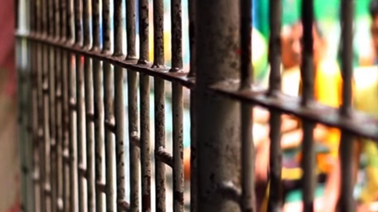 Alegasyong "strip search" sa mga dalaw ng political prisoners sa Manila District Jail Annex 4 sa ...