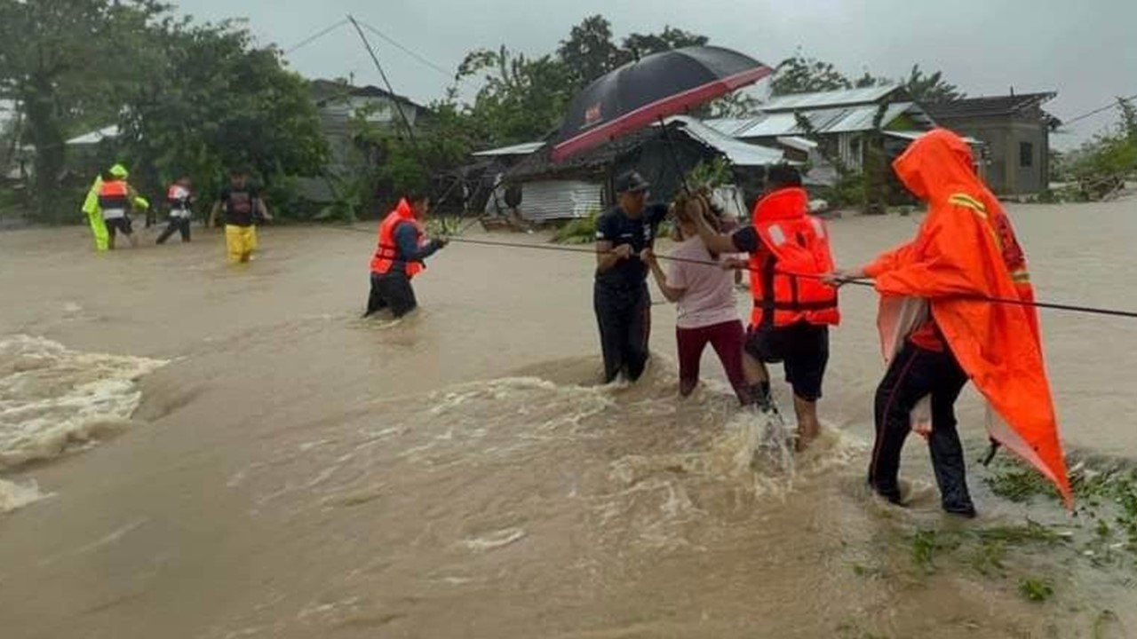 Mga residente na sinalanta ng pagbaha at landslide nitong nakaraang ...