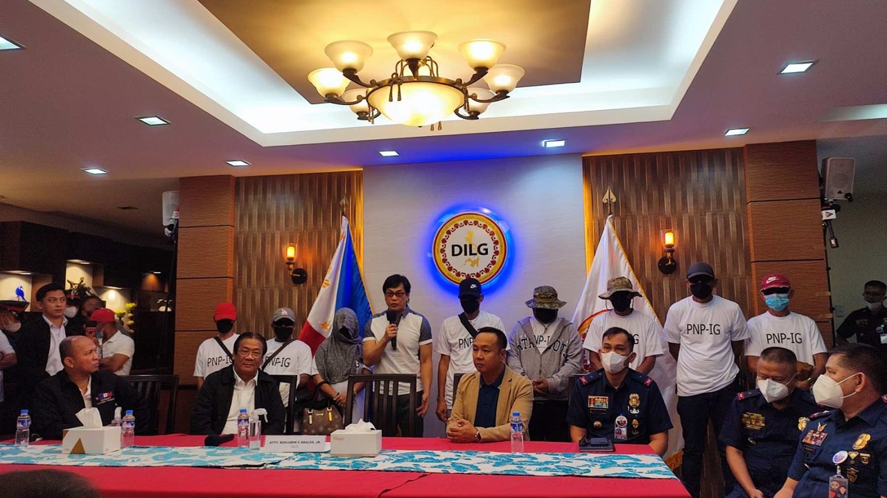 Ilang commanding officers ng NPA, sumuko sa pamahalaan - RMN Networks
