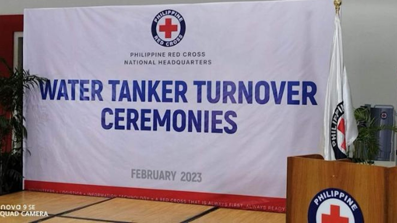 Apat na water tankers, ipinasakamay ng Canadian Red Cross sa PRC para ...