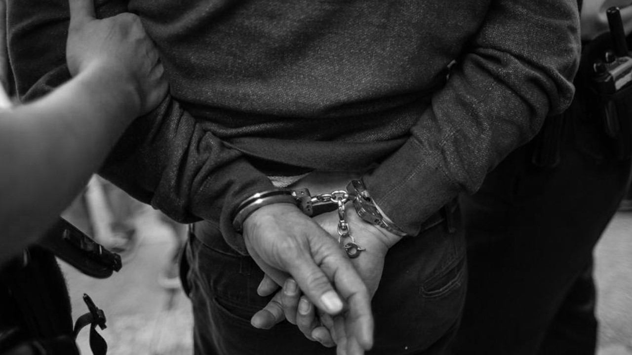 Pulis, arestado dahil sa pangingikil - RMN Networks
