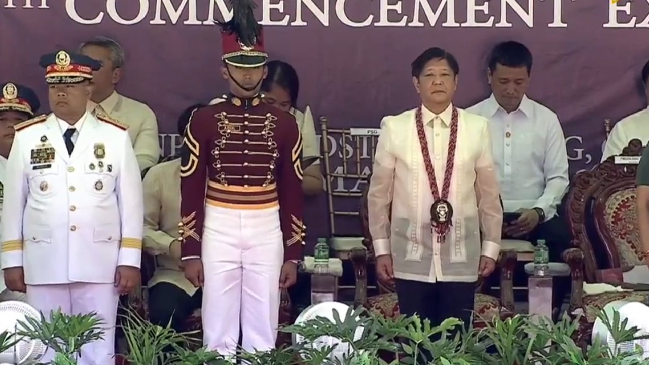 Mga bagong pulis hinimok ni PBBM na sikaping maibalik ang tiwala ng mga ...