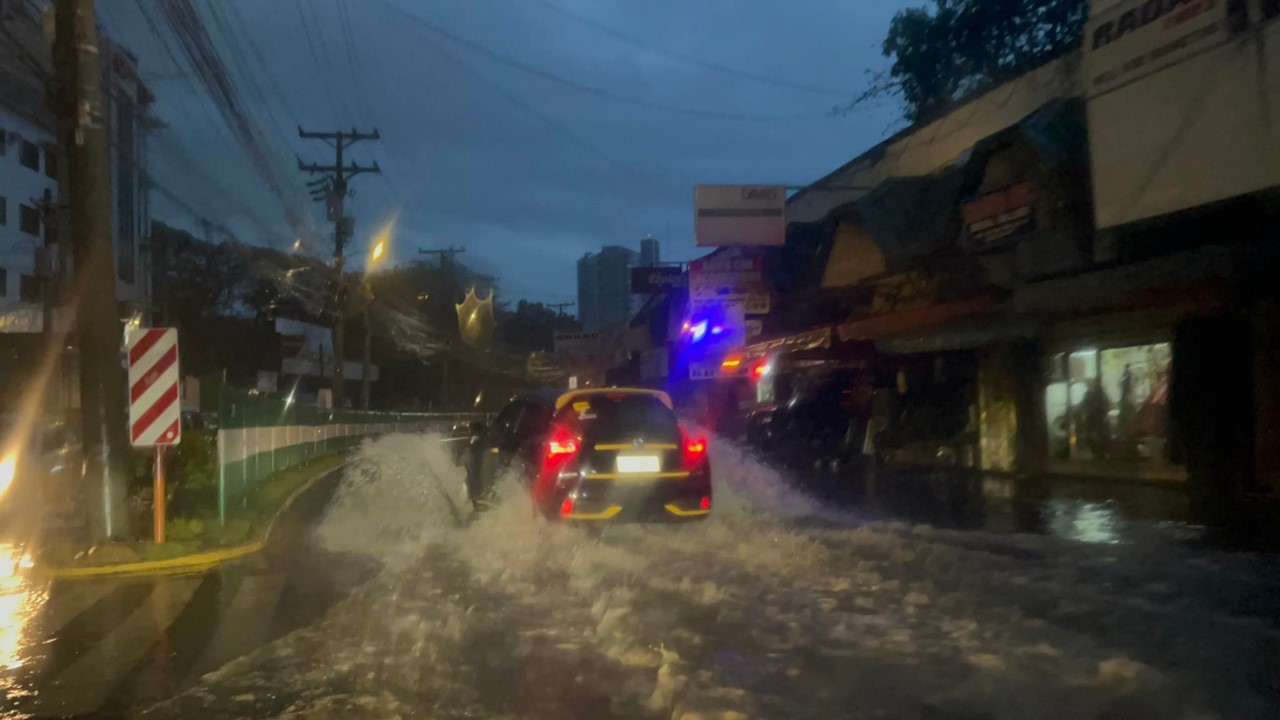 Ilang kalsada sa sa Davao City, binaha kagabi bunsod ng malakas na buhos ng ulan - RMN Networks
