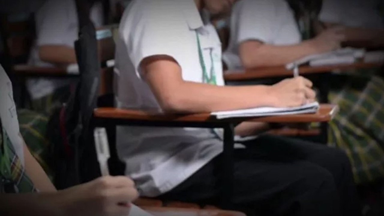 "Gender-neutral uniform" sa lahat ng paaralan, isinusulong ng isang ...