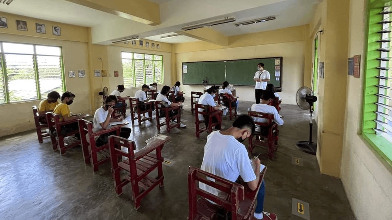 Mga guro at estudyante, magdurusa kapag nagpatuloy ang pagpapatupad ng klase tuwing summer - RMN ...