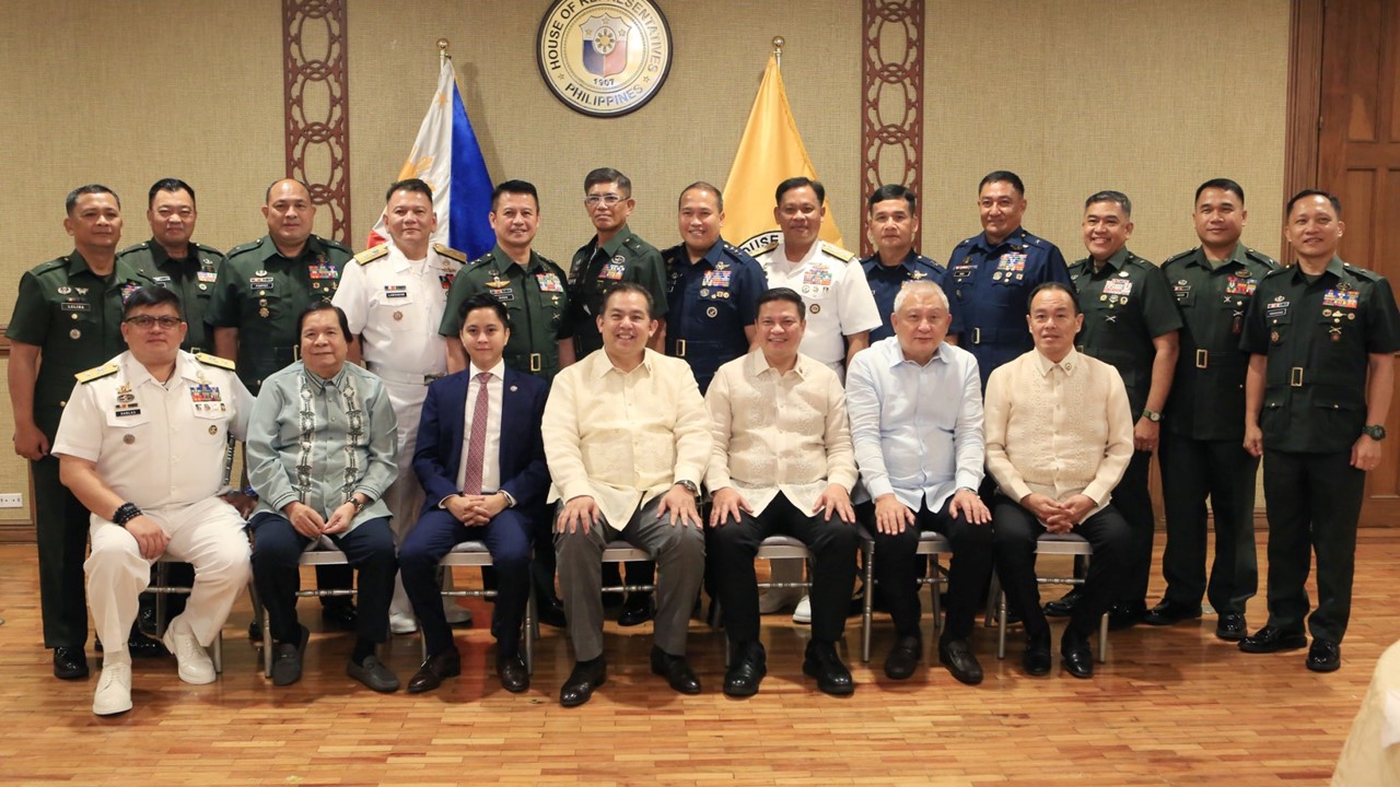 83 senior military official ng AFP, nag-courtesy call kay House Speaker ...
