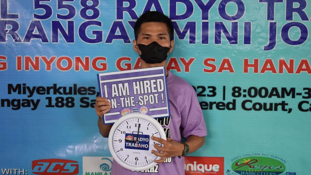 Mga na-hire on the spot sa isinasagawang Barangay Mini Job Fair sa Caloocan city, umaabot na sa ...