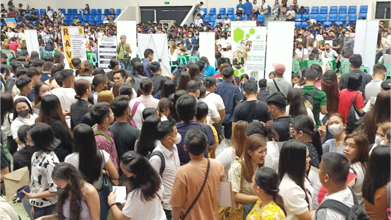 Higit 500 indibidwal, na-hire on the spot sa ginanap na mega job fair ng PESO Caloocan katuwang ...