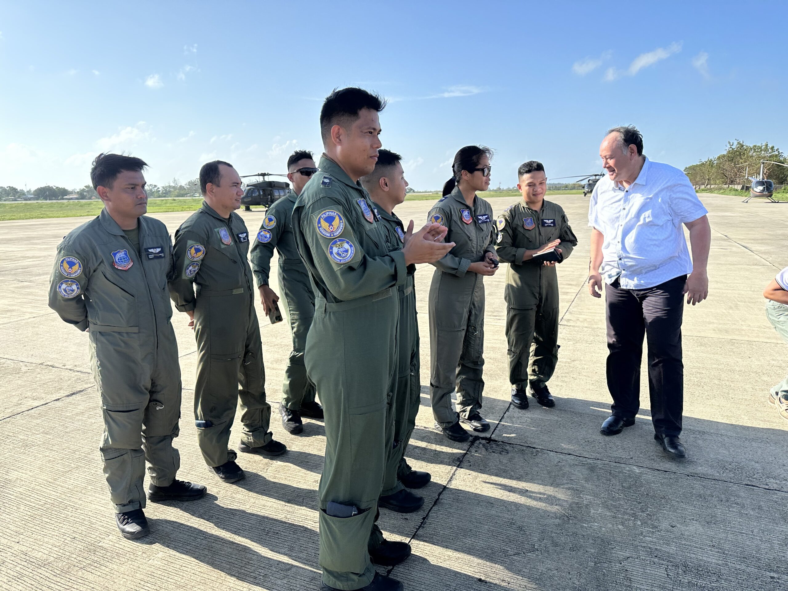 National Defense Secretary Gilbert C. Teodoro, Jr. bumisita sa lalawigan ng Ilocos Norte at ...