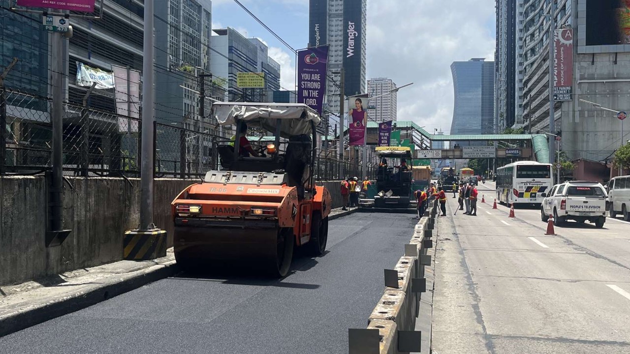 DPWH, puspusan na ang pagsasaayos sa mga kalsada para sa nalalapit na FIBA World Cup - RMN Networks