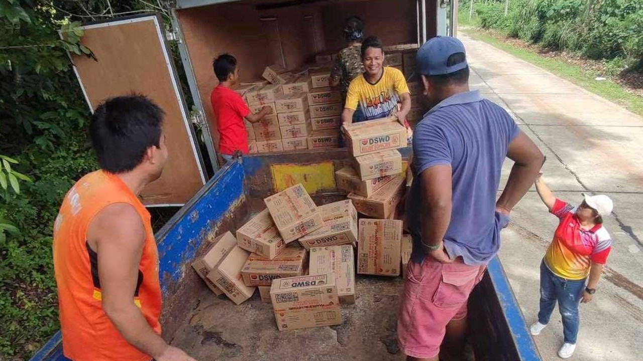 ₱14-M halaga food at non-food relief items, naipamahagi na sa mga ...