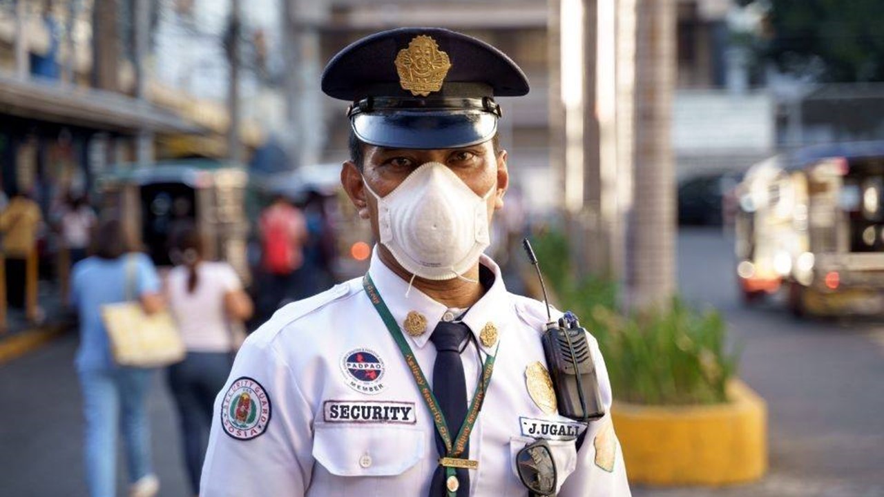 PNP-SOSIA, pinagbabawalan ang mga security guard na magsuot ng ...