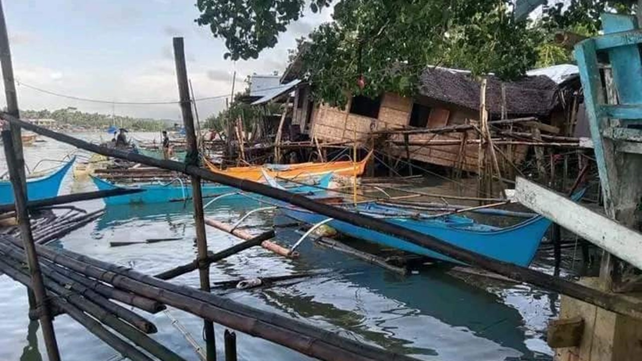 Aftershocks na naitala kaugnay ng magnitude 7.4 na lindol na tumama sa Surigao del Sur, umabot ...