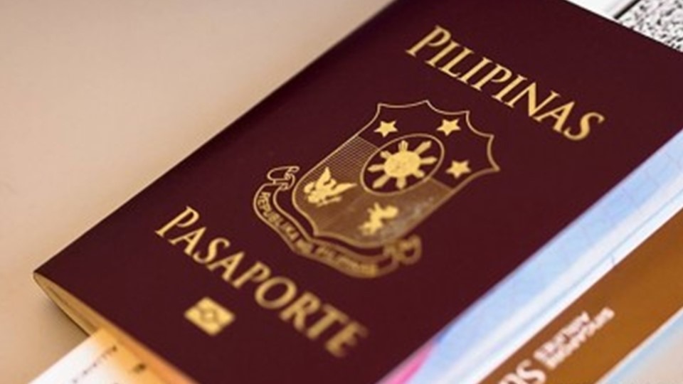 Pag-iisyu ng lehitimong Philippine passports sa mga dayuhan, hinihinalang mga sindikato ang nasa ...