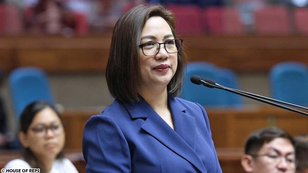 Pagluluwag sa mga restrictive economic provisions sa Konstitusyon ...