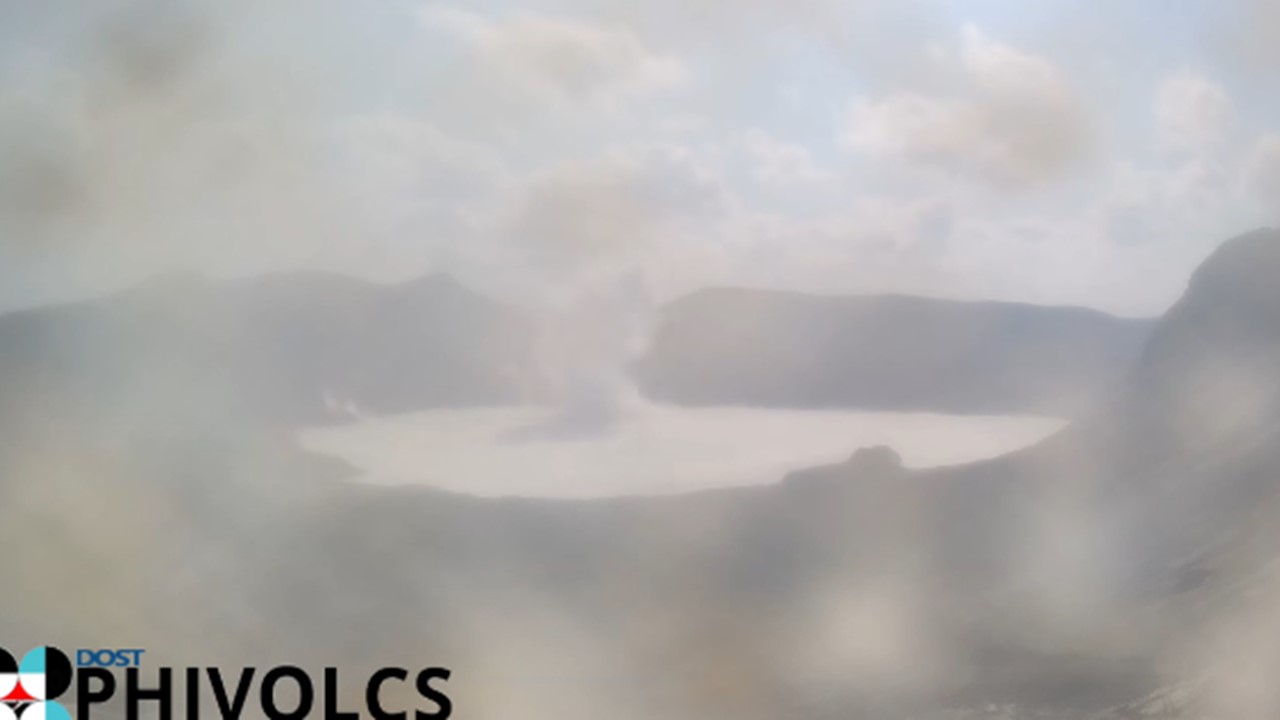 Bulkang Taal, malabong sumabog sa kabila ng sunod-sunod na phreatic eruptions - PHIVOLCS - RMN ...