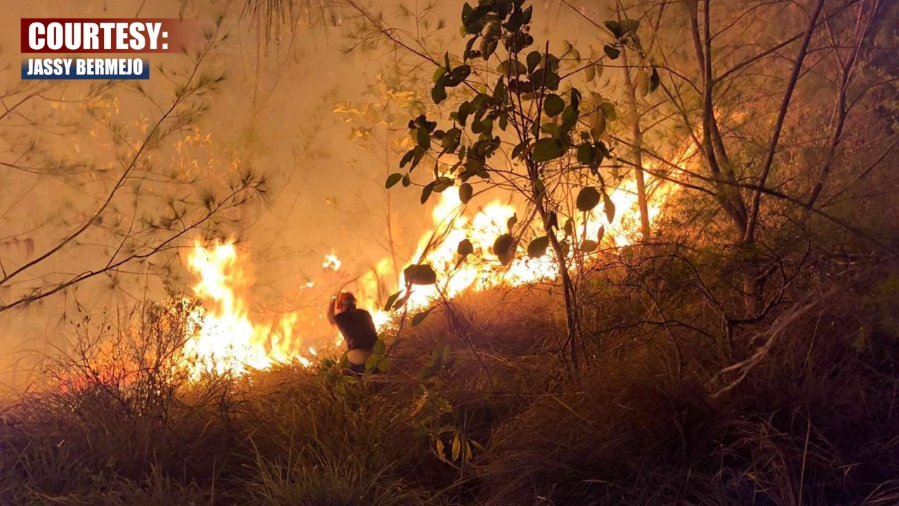 Grass fire, sumiklab sa Oslob, Cebu - RMN Networks