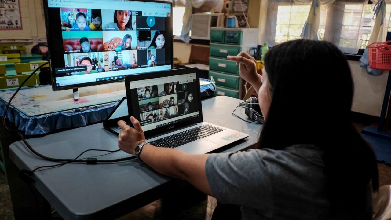 Ilang senador, hati sa mungkahi na blended learning sa mga paaralan ngayong panahon ng tag-init ...